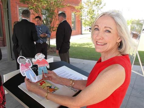 Ginger Beebe Helps Kick Off Summer Meals Program