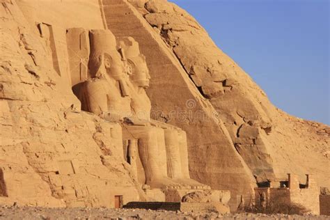 Fachada Del Pequeño Templo En Abu Simbel Imagen De Archivo Imagen De