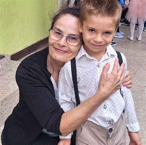 Професионална гимназия по моден дизайн гр Велико Търново Added A New Професионална