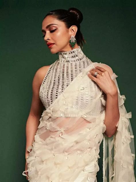 Deepika Padukone Best Sari Looks Of Rockys Real Rani Deepika Padukone Times Of India