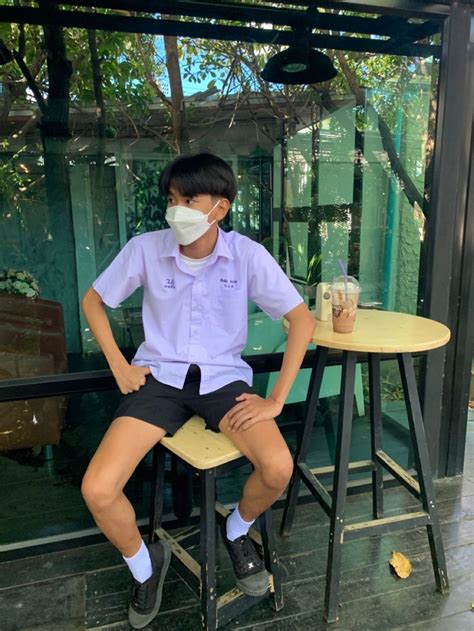 ปักพินโดย Yea ใน ต้าวนักเรียนของชั้น สไตล์หนุ่มๆ ผู้ชายหล่อ รูปเพื่อนๆ