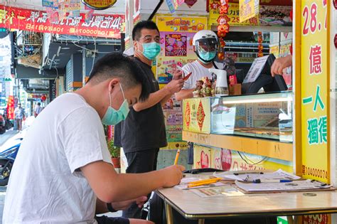 男大生彩券中800萬去買「00922」 抱一年現賺191萬元