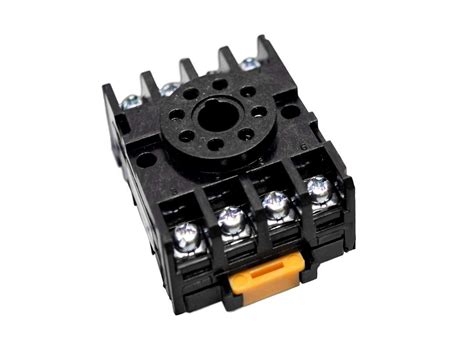 000 825 85 00 8 Pin Surface Din Rail Socket