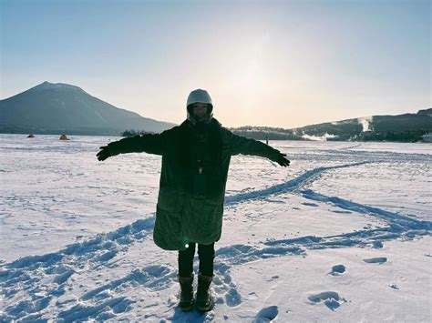 田馥甄插完花「撞髮王世堅」！離奇造型讓本人都傻眼：甄離譜