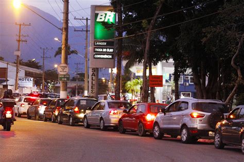 Rodovia dos Tamoios é reaberta após mais de horas fechada Cotidiano Folha