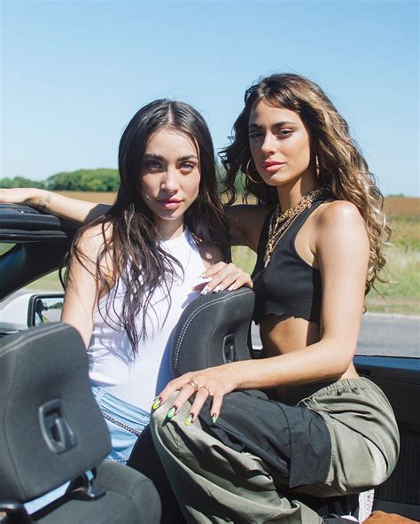 Tini Y María Becerra Imparables Con El Video Miénteme