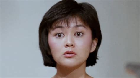 女人上厕所遇见杀手执行任务，竟装瞎逃过一劫《夏日福星》 腾讯新闻