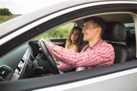 Cómo preparar tu carro para un viaje en carretera Seguros SURA Colombia
