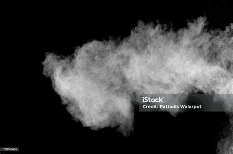 검은 배경에 대 한 흰색 분말 폭발 구름의 기괴 한 형태 백색 먼지 입자 스플래시 가루눈에 대한 스톡 사진 및 기타 이미지 가루눈 검은색 계시록 Istock