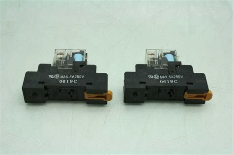 2 Omron Dpdt Relay G2r 2 Snd With Socket Base 24v Dc 5a Ebay