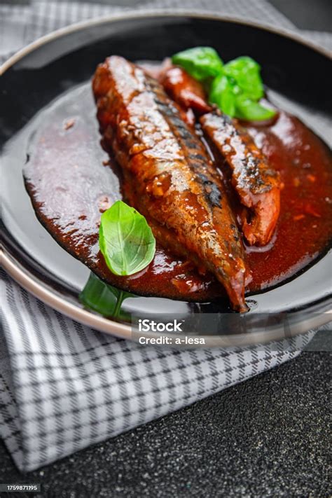 고등어 토마토 소스 생선 통조림 해물 먹기 조리 간식 식사 식품 간식 테이블에 간식 사본 공간 음식 배경 촌사람 같은 평면도 정어리에 대한 스톡 사진 및 기타 이미지