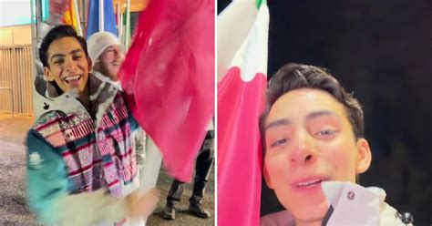 Donovan Carrillo Porta Con Orgullo La Bandera De México En Milano