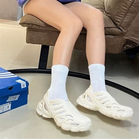 Adifom Supernova Wonder White If3917