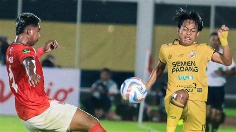 Hasil Akhir Skor 2 1 Malut United Vs Semen Padang Liga 1 Duel Sengit