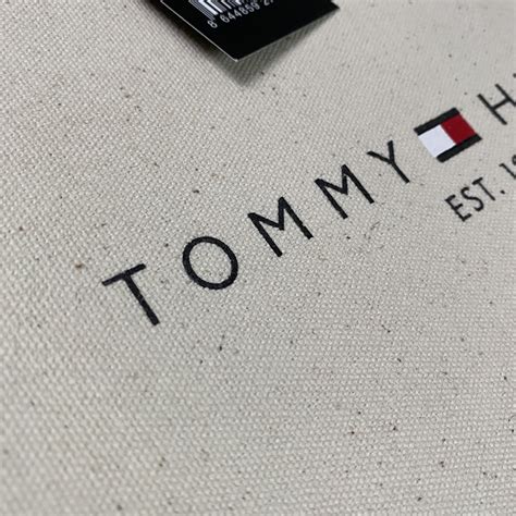תיק יד טומי Tommy Hilfiger טומי הילפיגר לי אקספרס