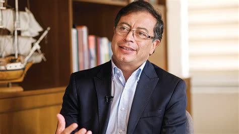 Gustavo Petro Encabeza Encuesta De Intención De Voto Semana