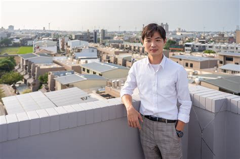 2022縣市長選舉／父親房門上一張獎狀是他心中的痛當年辭律師為關廠工人義務辯護，時力宋國鼎為何參選苗栗縣長？ 今周刊