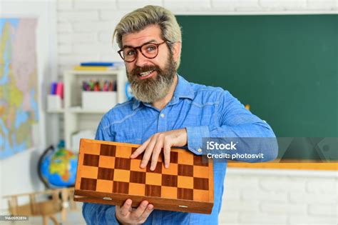 스트레스를 받으면 잘 작동합니다 두뇌 발달을위한 논리 게임 교실에서 체스 게임 전략 분석 체크메이트 지능형 취미 논리 개발 여가 학교 시간 학생을 위한 체스 클럽 감독상에