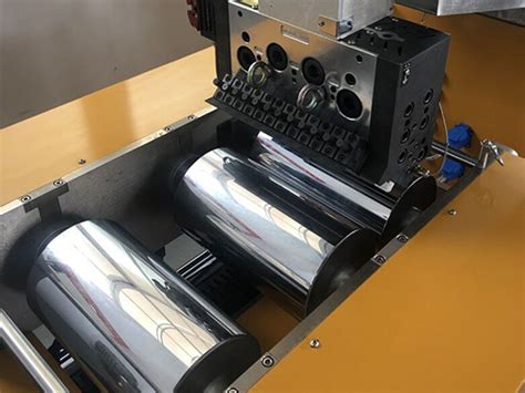 About 小型实验室精密挤出机 哈尔技术