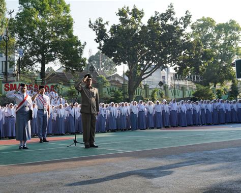 Upacara Bendera Hari Senin Di Sma Islam Sudirman Ambarawa Pengadilan