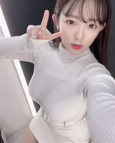 天之乳女星「一絲不掛單手遮羞」 網友震懾：太大膽了 Beanfun