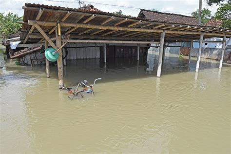 ရေကြီးမှုကြောင့် လူ ၅ ဦး သေဆုံး၊ အင်ဒိုနီးရှား ခရိုင်တစ်ခုတွင် ဘေးအန္တရာယ် အရေးပေါ်တုံ့ပြန်မှုအခ