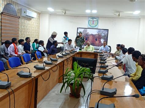 बैगा असिवसियों ने कलेक्टर से मुलाकात की Cg Mitan