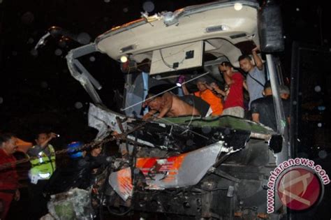 Ternyata Inilah Penyebab Kecelakaan Bus Pariwisata Di Tanjakan Emen