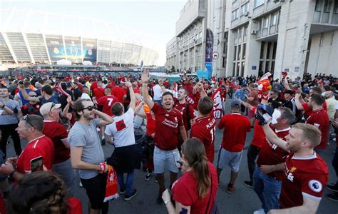 بالصور جماهير الريال وليفربول تحتشد قبل ساعات من نهائي الأبطال