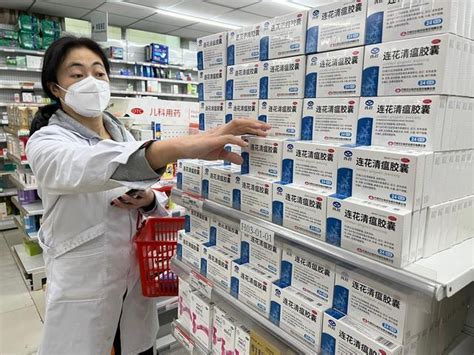 中國疫情爆發 各地搶藥 連花清瘟膠囊一盒難求 防疫大鬆綁 中國 世界新聞網
