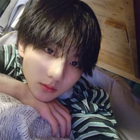 Enhypen Jungwon Lq Selca In 2022 Icon Black Hair Wet Hair