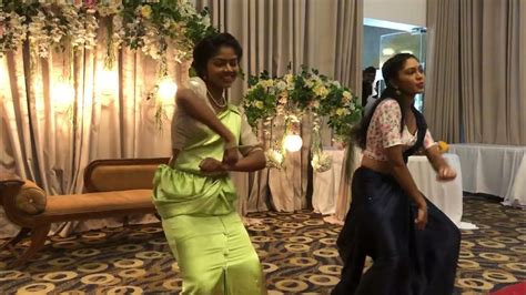 අයියගෙ Wedding එකේ නංගිලා දෙන්නා දාපු Surprise Dance එක