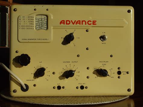 Advance Signal Generator Type E Radio Retro