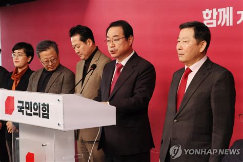 3차 경선 지역 결과 발표하는 정영환 위원장 연합뉴스