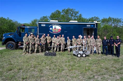 502nd Air Base Wing Command Team Visits Eod Joint Base San Antonio News