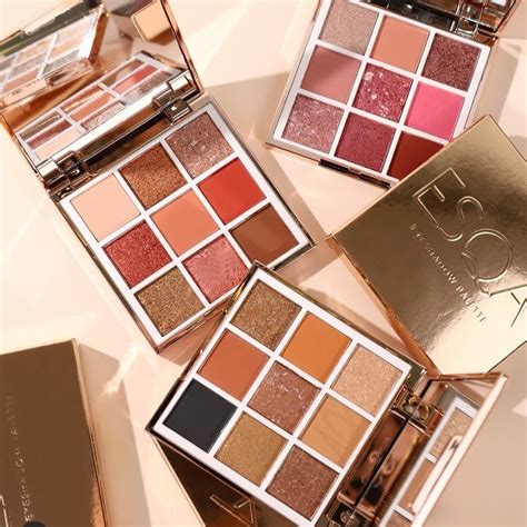 Jual Esqa Goddess Eyeshadow Palette Peach Bronze Shopee Indonesia