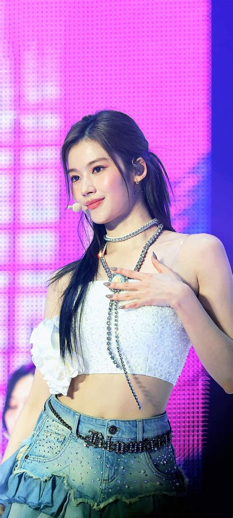 Pin By Park Mijin12 On Minatozaki Sana Twice Sana Asian Girl Jennie
