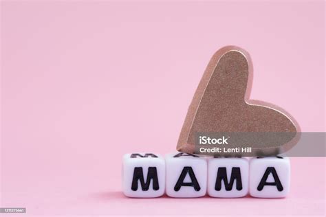 분홍색 배경에 엄마에게 편지 해피 어머니의 날 인사말 카드 하트 핑크 배경 상징에 대한 스톡 사진 및 기타 이미지 상징