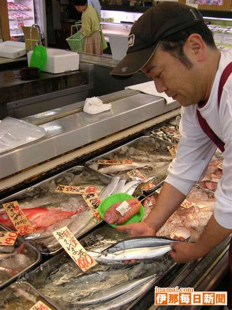 新サンマ入荷、さっそく店頭に｜ニュース｜伊那谷ねっと