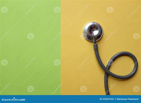 Estetoscopio O Dispositivo Médico Fonendoscopio Para La Auscultación