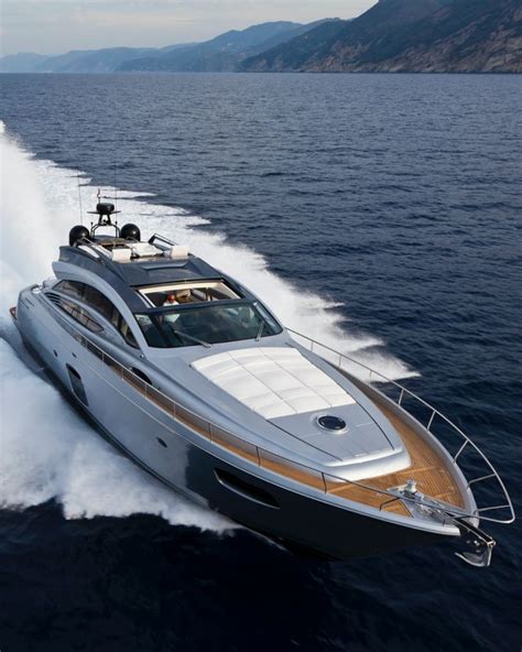 Pershing 74 Lüks Yatlar Yat Tekne