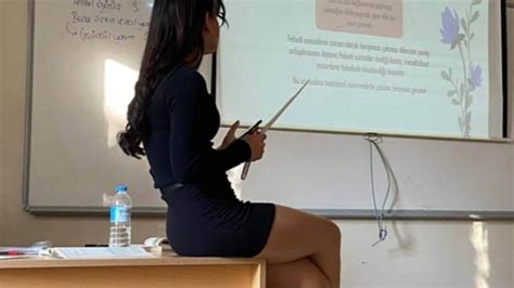 Üniversiteli Güzel Sanatlar Okuyan Merve Yılın İçeriği And Sakso Ve Bol