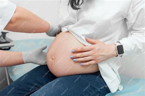 Premium Photo Pregnant Woman Undergoing Ultrasound Test At