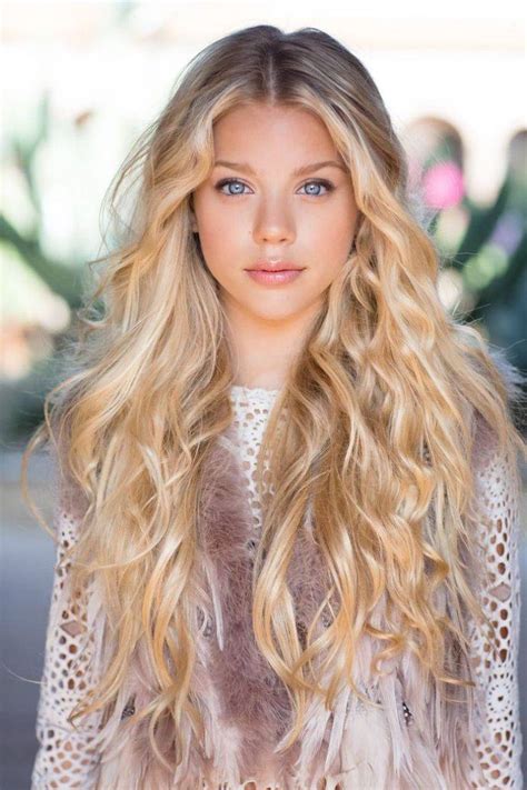 Kaylyn Slevin Scrolller