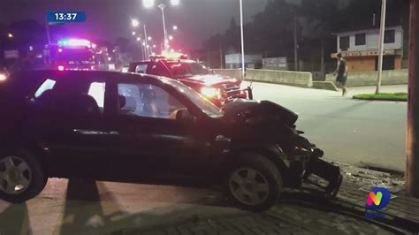 Jovem De 18 Anos é Encaminhada Ao Hospital Após Colidir Em Poste No