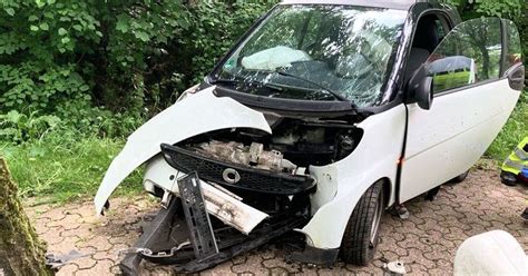 Auto Kracht Gegen Baum Fahrer Schwer Verletzt NRW Mindener Tageblatt