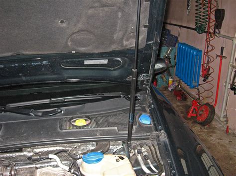 Открытие капота Audi A6 C6 2004 - 2011