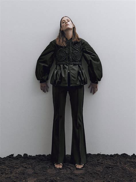MUUS 2021/22秋冬高级成衣Lookbook-天天时装-口袋里的时尚指南