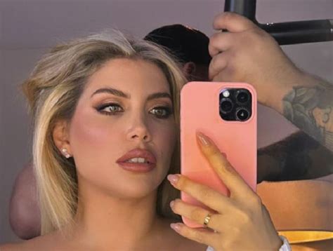 Wanda Nara Esagerata Riprese Allo Specchio Senza Filtri Video