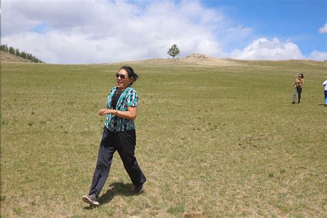 Буурай нар уулын оргил булаалдав